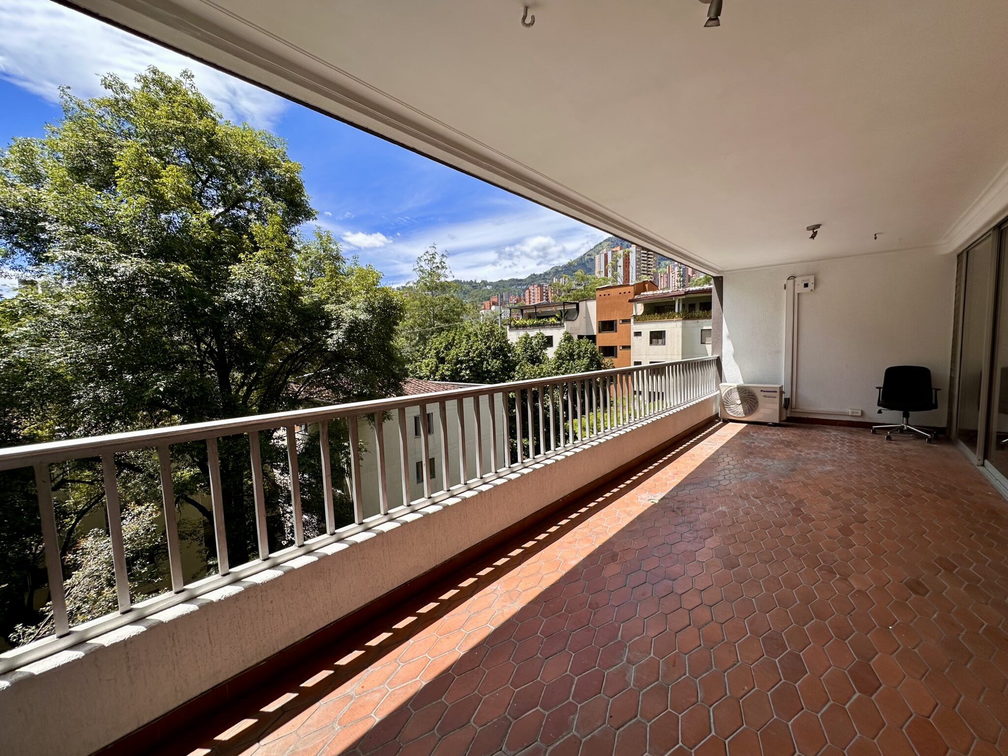 Well-Priced and Walkable To Provenza - Spacious 4BR El Poblado ...