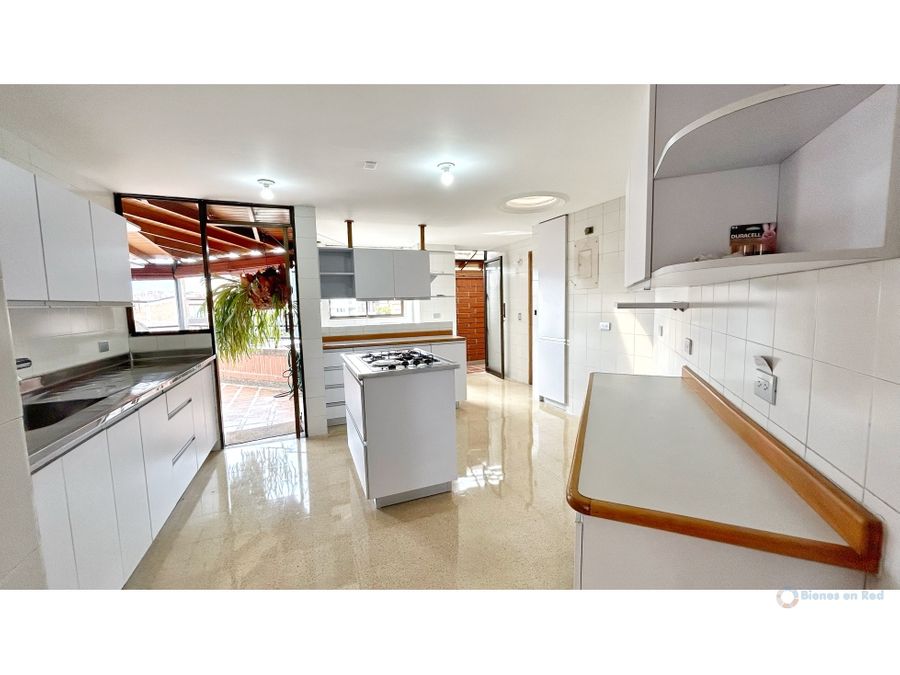 Spacious Laureles Penthouse With One Unit Per Floor | PRM